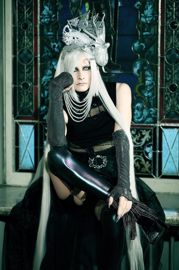 BatAAr G. Patrik Leonheart solo photo | vkgy (ブイケージ)