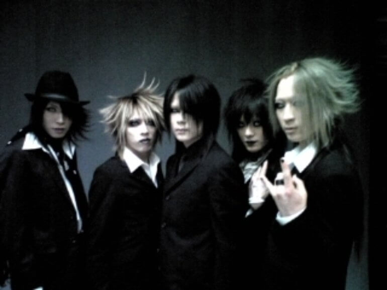 Key group shot | vkgy (ブイケージ)